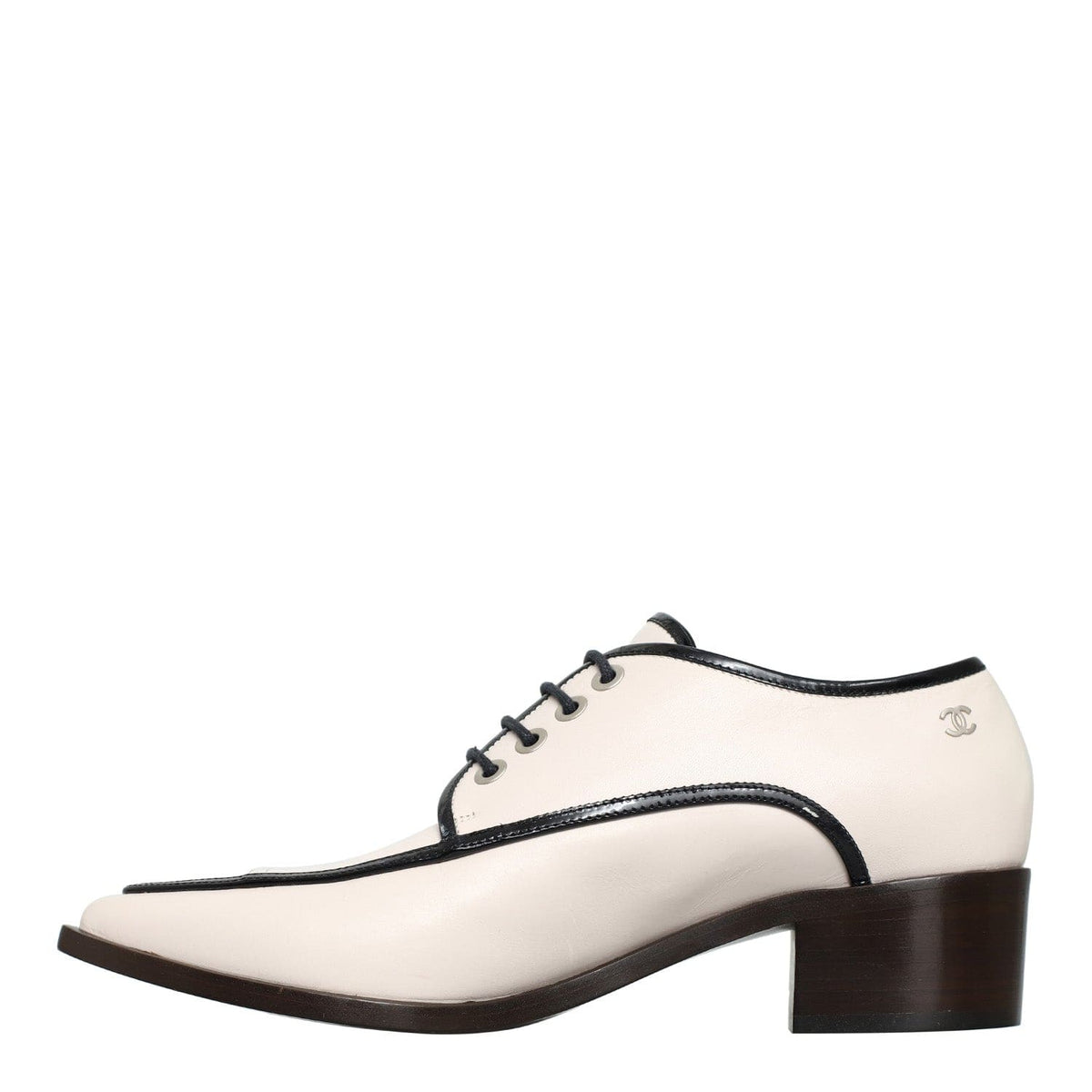 Chanel Interlocking CC Logo Oxford 38.5 – Luxury Promise