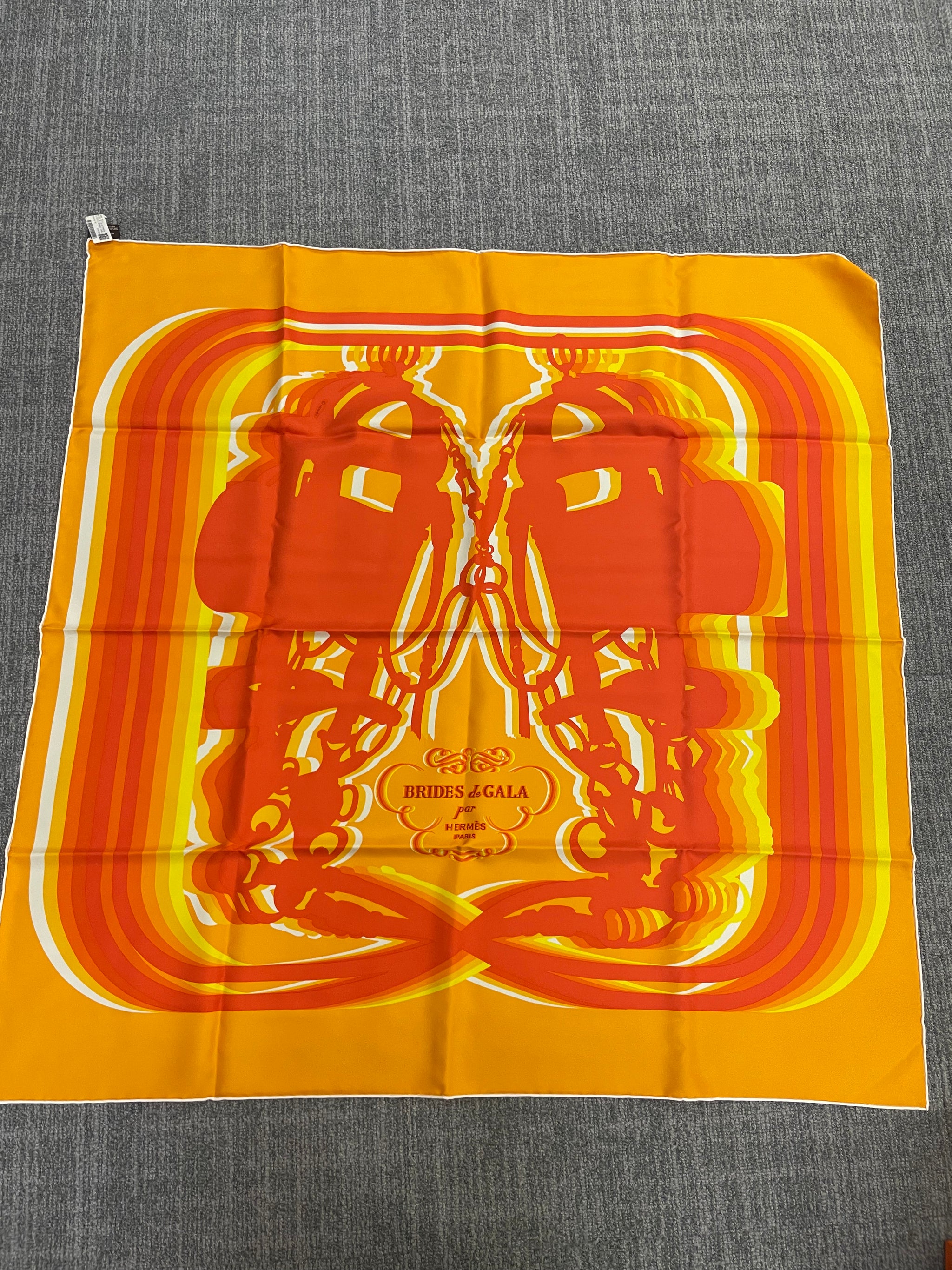 Hermès Silk 90-14 – Radiant Abstract Form in Amber and Tangerine ALC34 ...