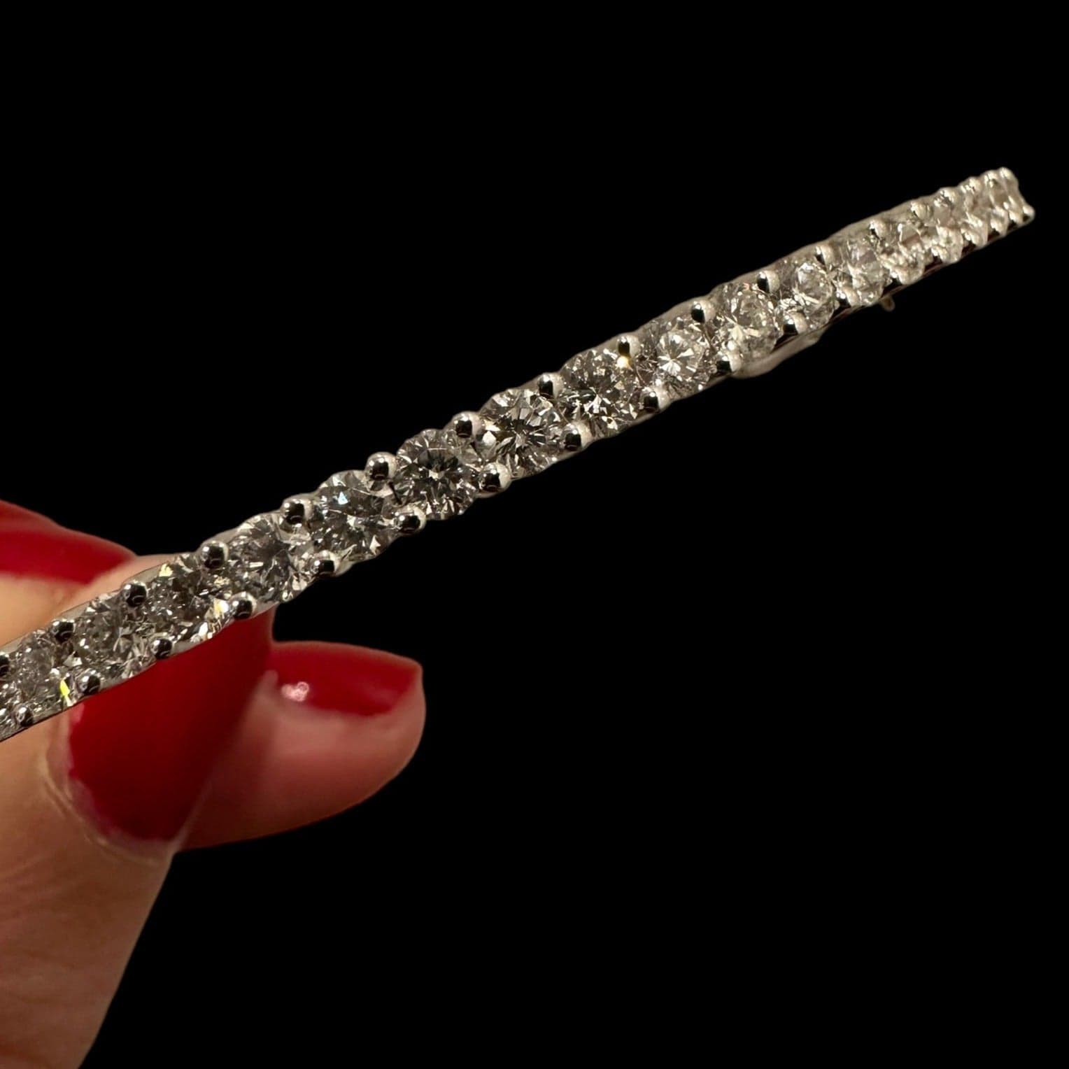 Natural White Diamonds set in 18K White Gold Bangle - 2.80ct/16-17cm ...