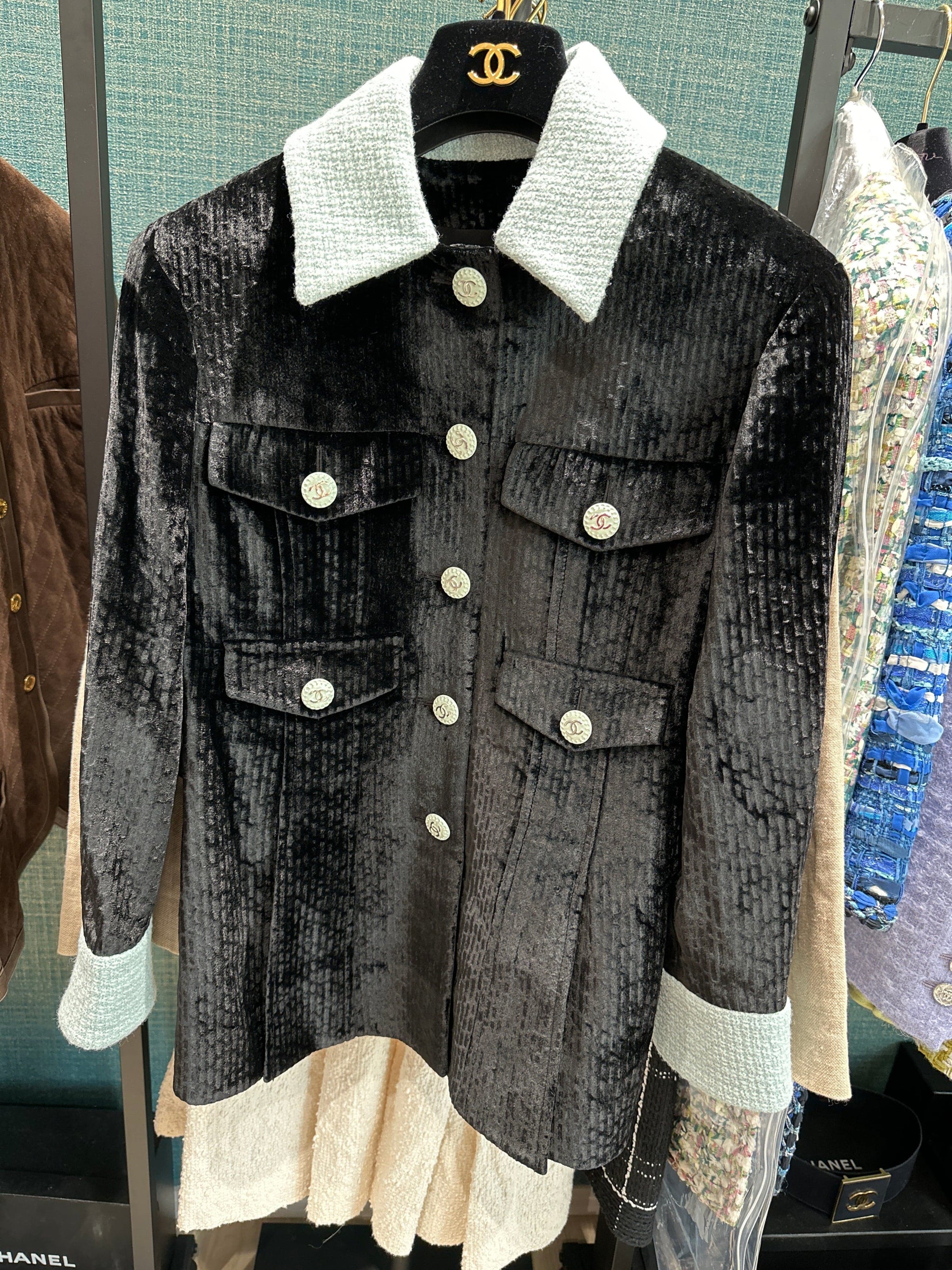 Chanel black velvet/ blue tweed blazer – Luxury Promise