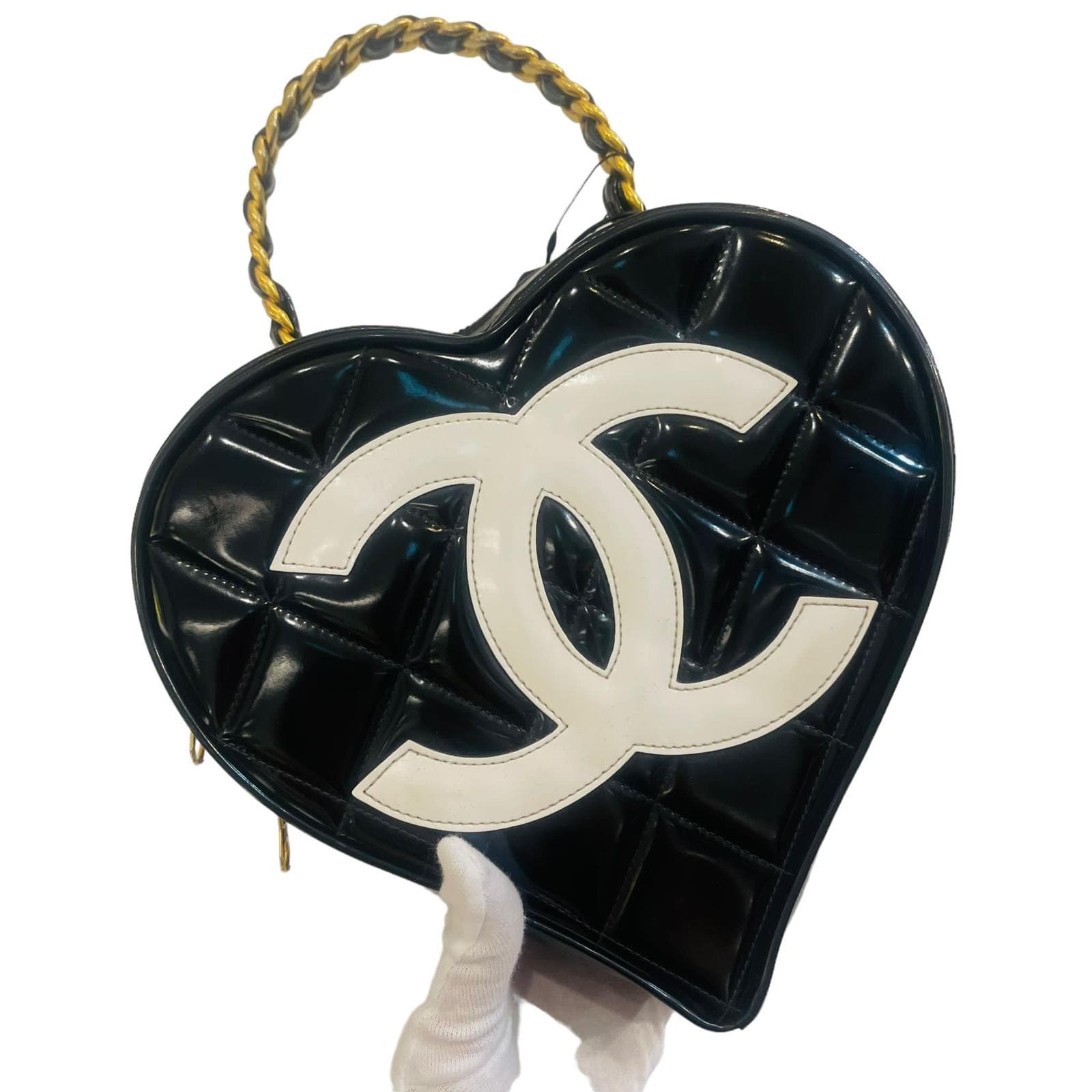 Chanel heart handbag – LuxuryPromise