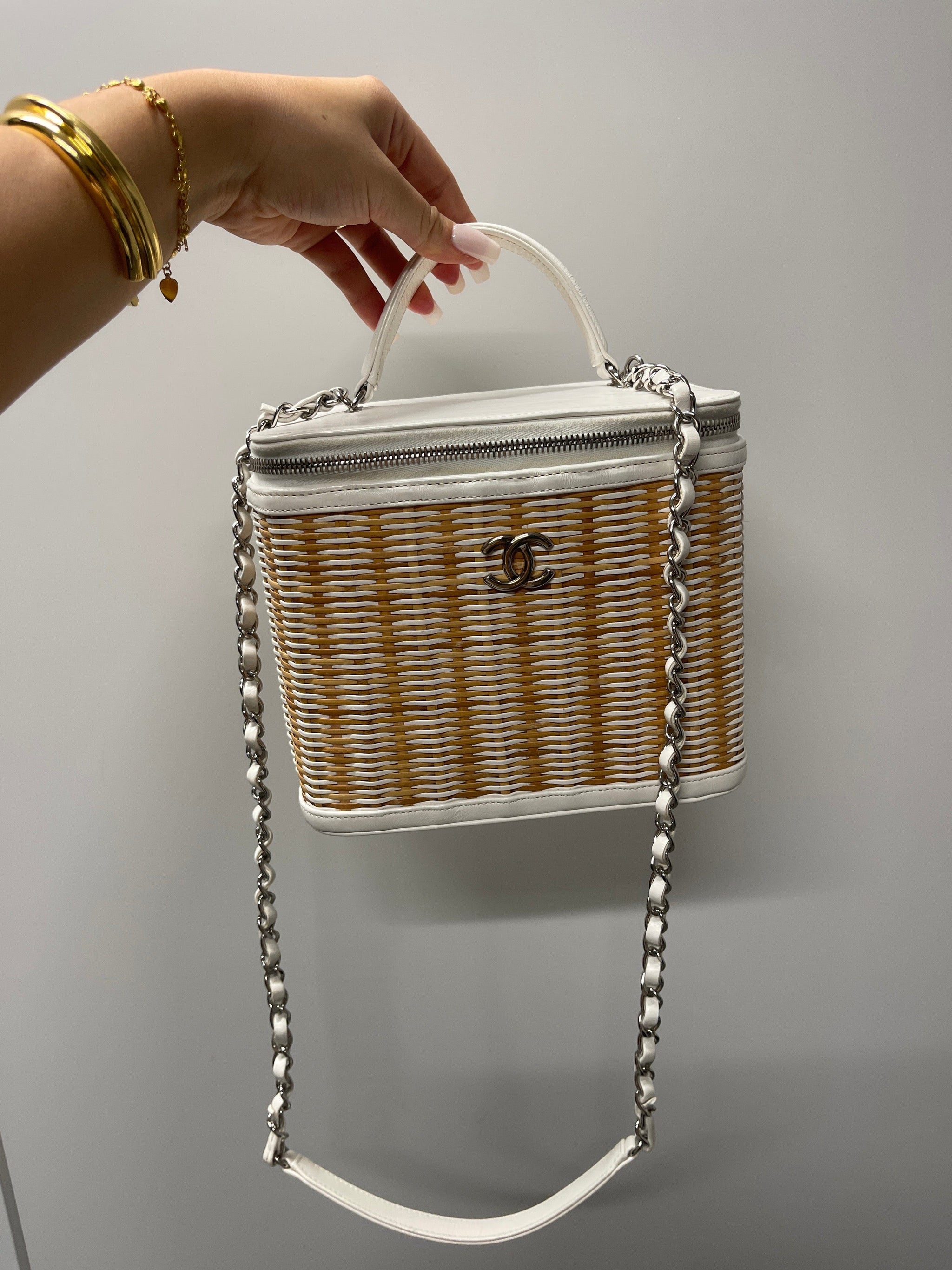 Chanel raffia vanity – Luxury Promise