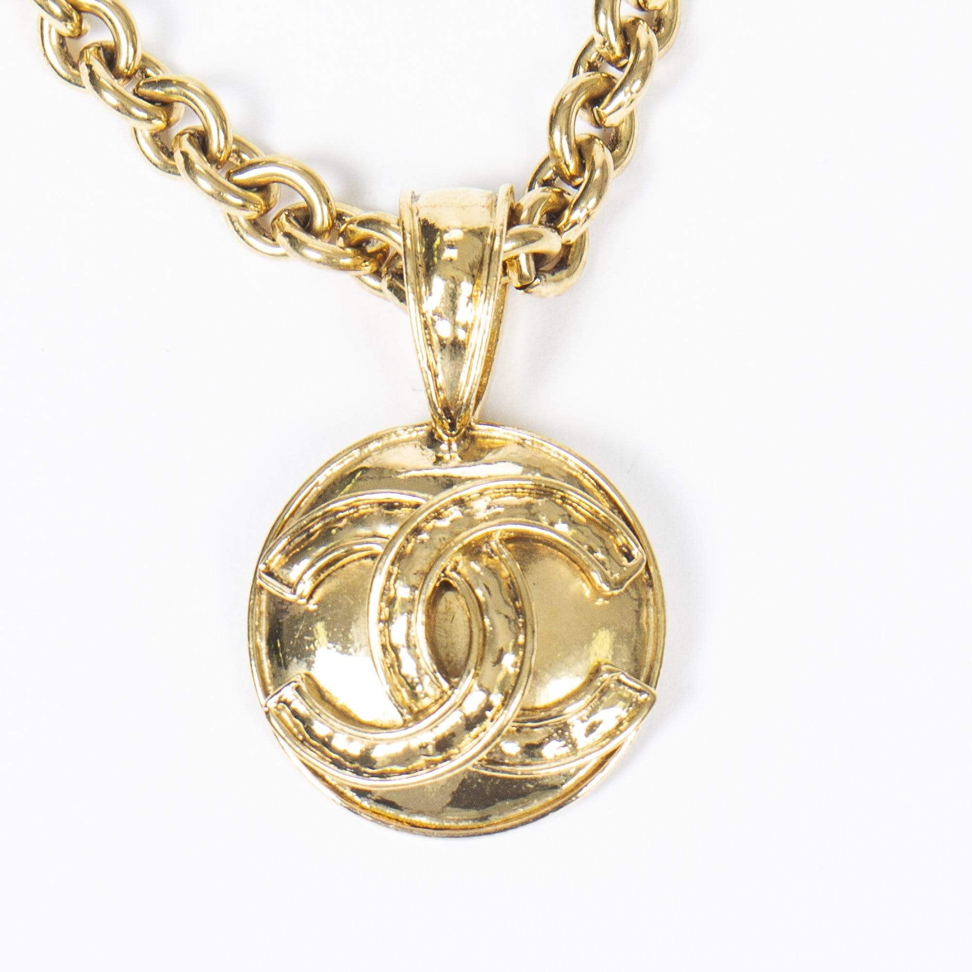 Chanel CC Medallion Necklace – Luxury Promise