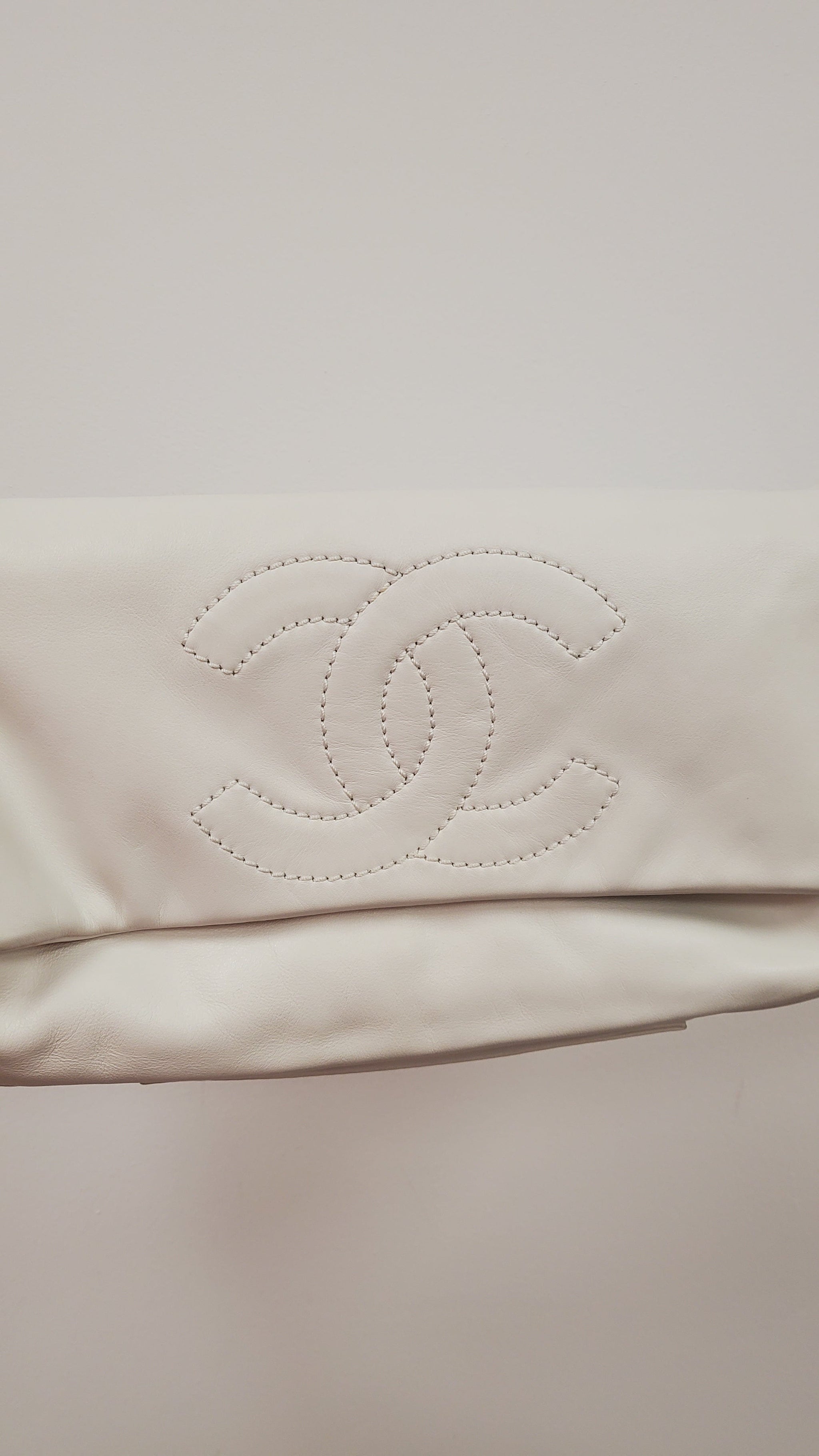 Buy Pre Loved Sabrina/Yen IG Chanel 2 Way Bag White Products Online ...
